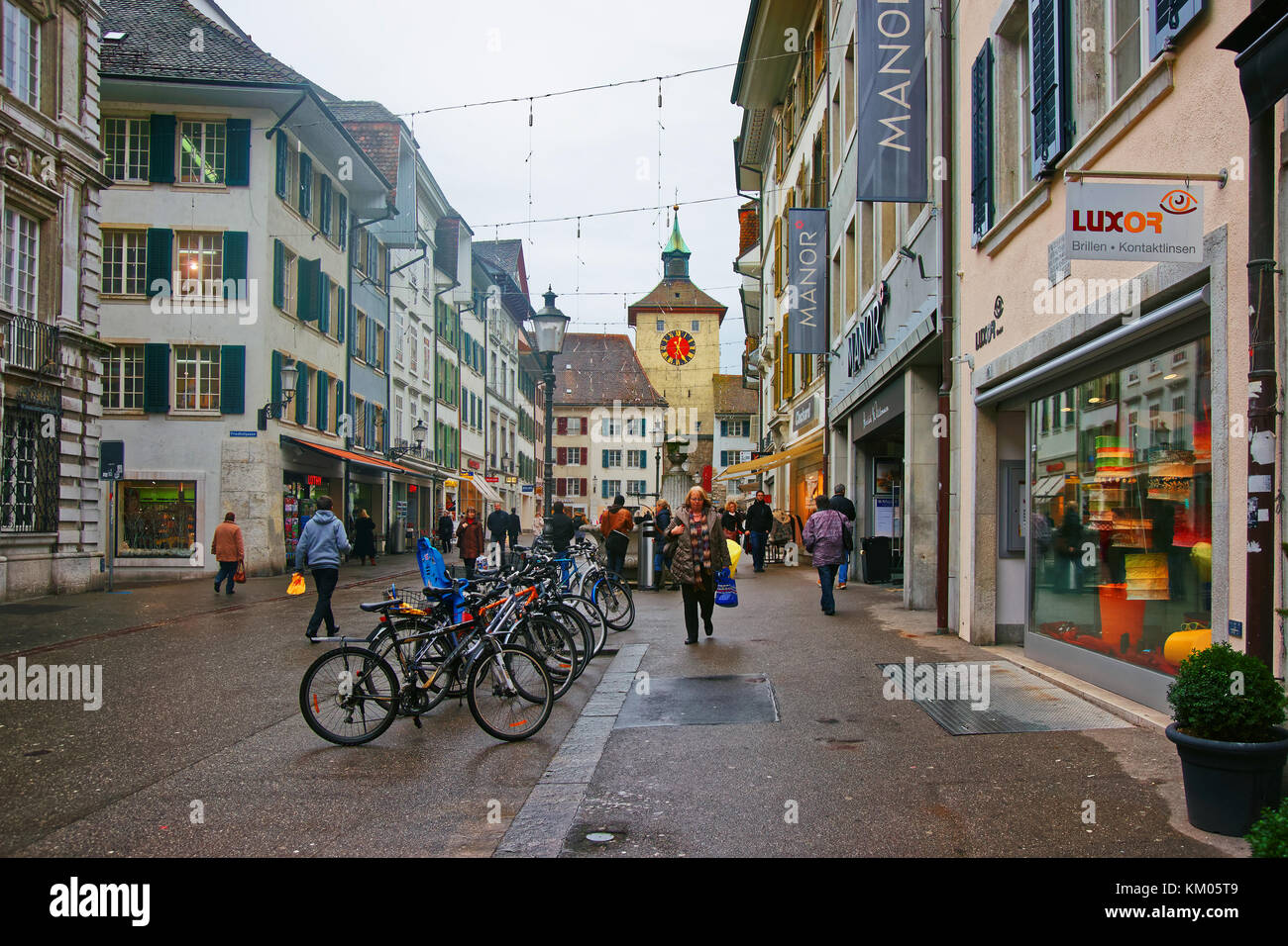 Solothurn, Schweiz - 3. Januar 2014: Street View Tor. bieltor Solothurn ...