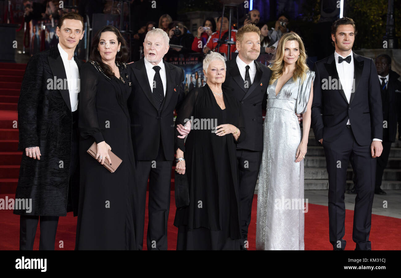 „Murder on the Orient Express“-Weltpremiere – Ankunft mit Olivia Colman, Derek Jacobi, Dame Judi ...