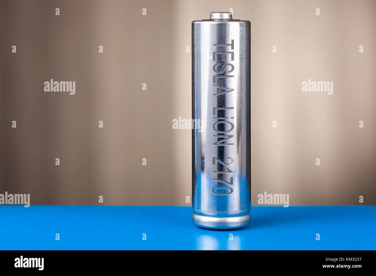 Tesla 2170 battery cell -Fotos und -Bildmaterial in hoher Auflösung – Alamy
