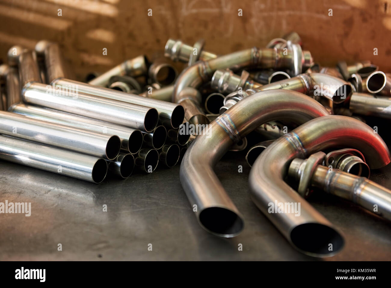 Gebogenes stahlrohr -Fotos und -Bildmaterial in hoher Auflösung – Alamy