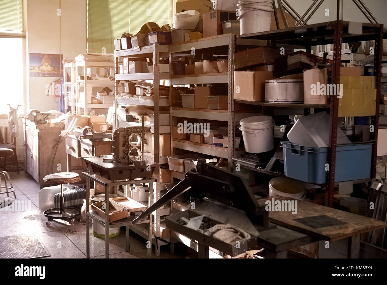 Unordentliche Lager Zimmer Stockfotografie - Alamy