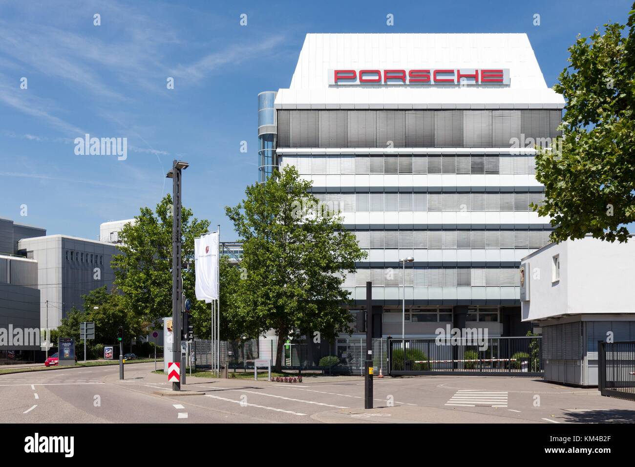 Deutschland: Porsche AG Hauptsitz in Stuttgart Foto vom 17. Juli 2014 ...