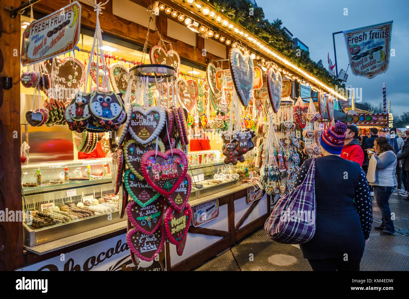 Snacks auf dem jahrmarkt -Fotos und -Bildmaterial in hoher Auflösung – Alamy