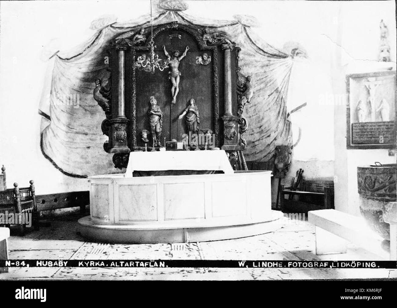 Husaby Kyrka ist eine historische Kirche in Schweden, die für ihre ...