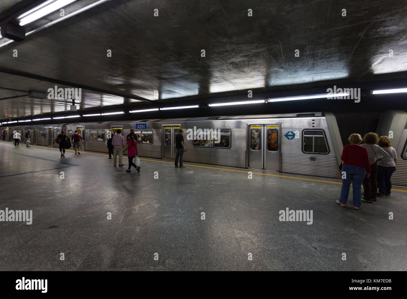 Estacao Do Metro Stockfotos und -bilder Kaufen - Alamy