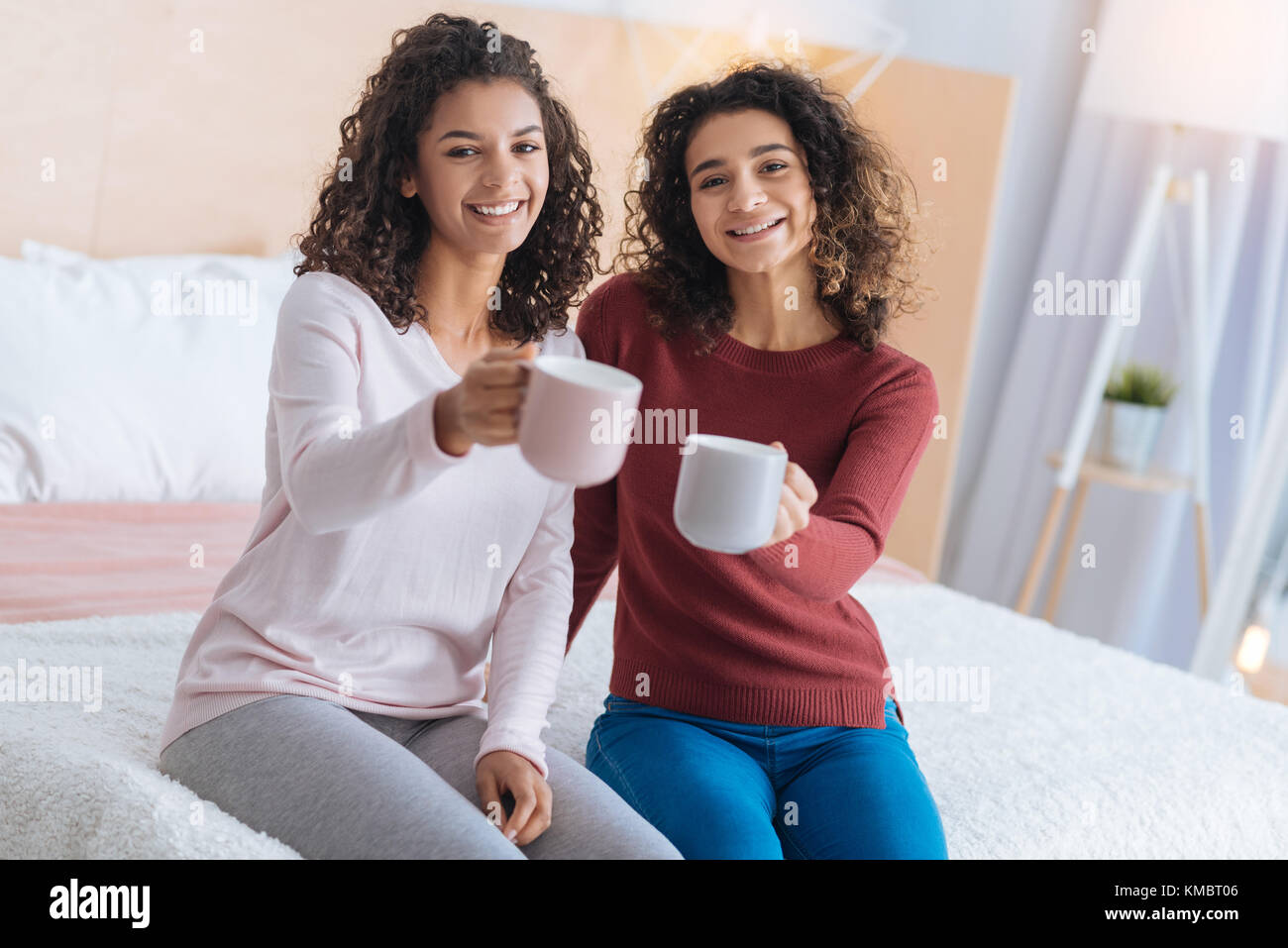 Freudige kameraden -Fotos und -Bildmaterial in hoher Auflösung – Alamy