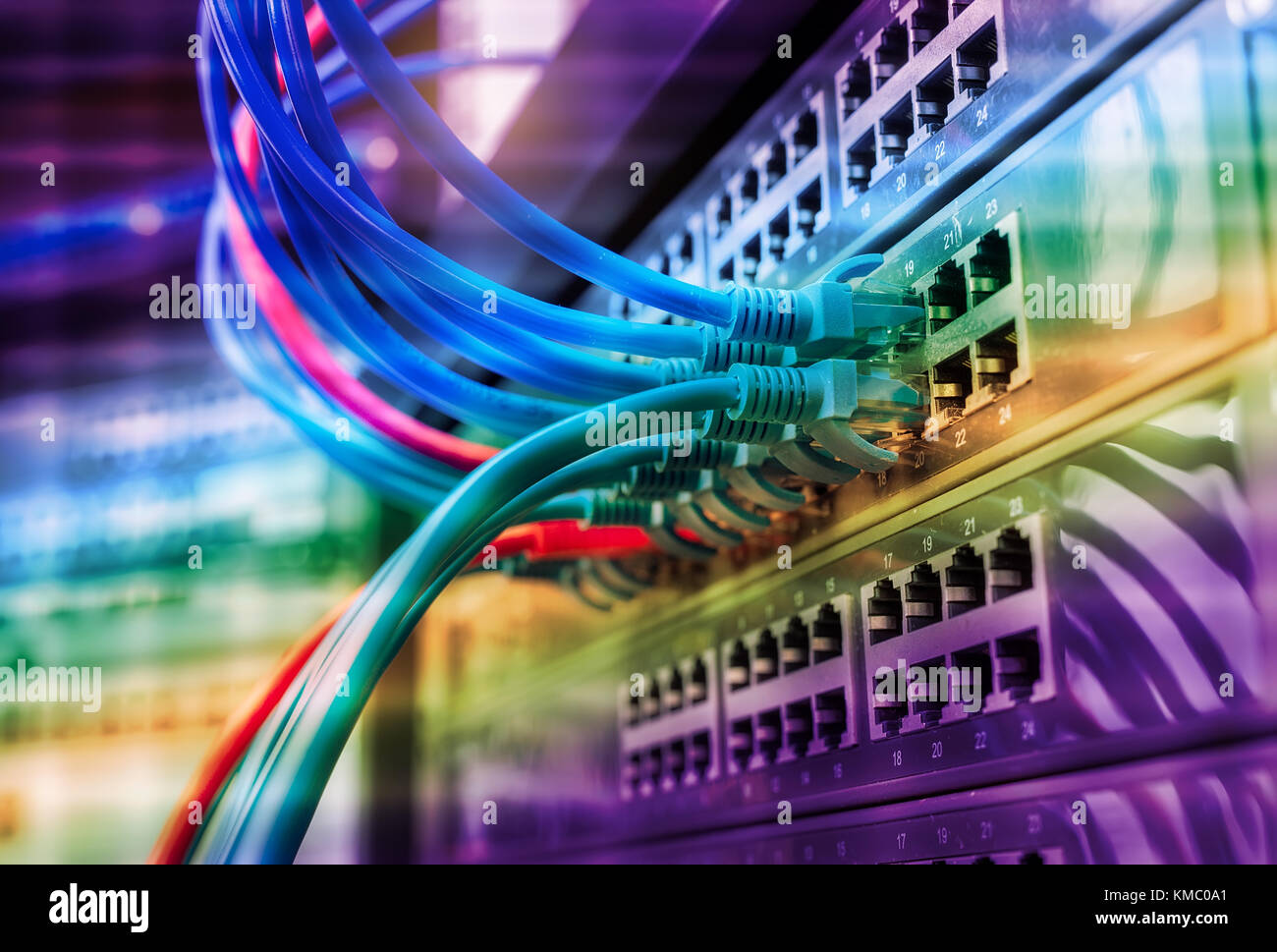 Netzwerk Kabel im Switch und Firewall in cloud computing Data Center ...