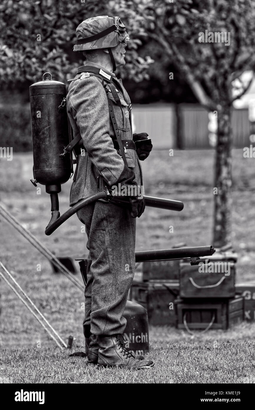Ww2 wehrmacht Soldat (lebende Historiker) mit authentischen Fmw 35 ...