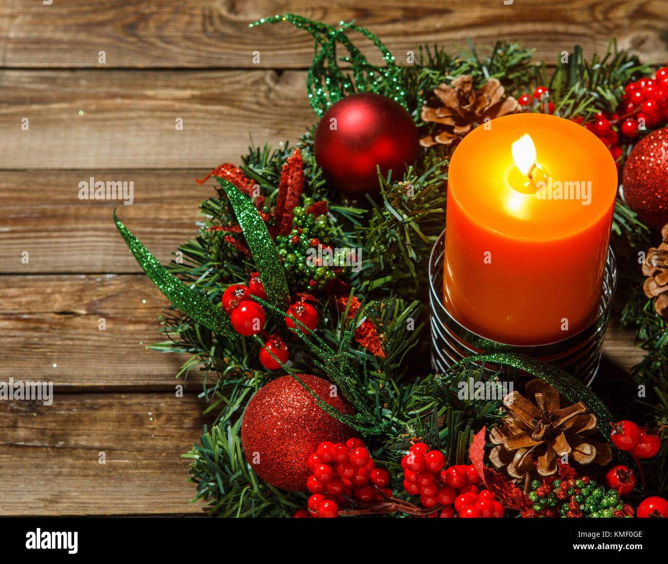 Adventskranz mit Kerze Stockfotografie - Alamy