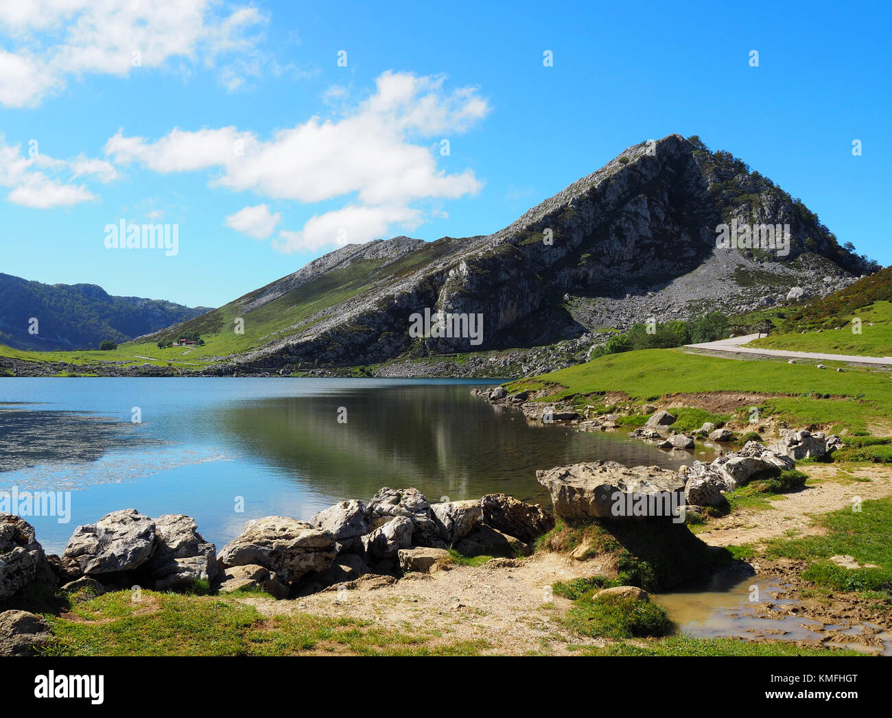 Picos de europa enol see -Fotos und -Bildmaterial in hoher Auflösung ...