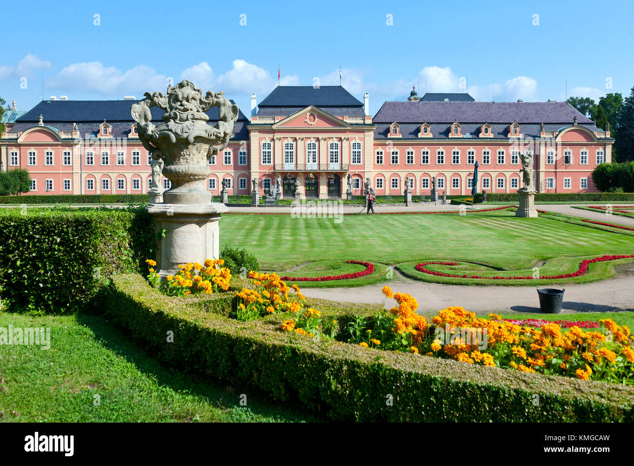 Barocker garten im schloss dobris -Fotos und -Bildmaterial in hoher ...