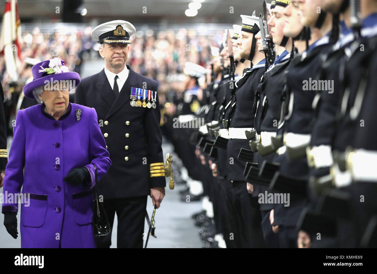 Bei der beauftragung von hms queen elizabeth -Fotos und -Bildmaterial ...
