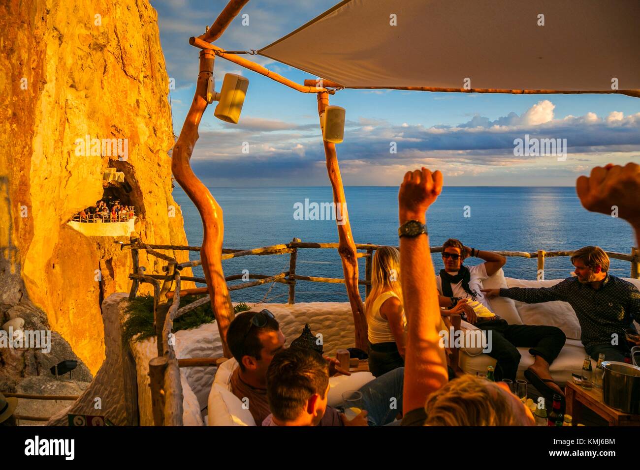 Höhlen disco -Fotos und -Bildmaterial in hoher Auflösung – Alamy