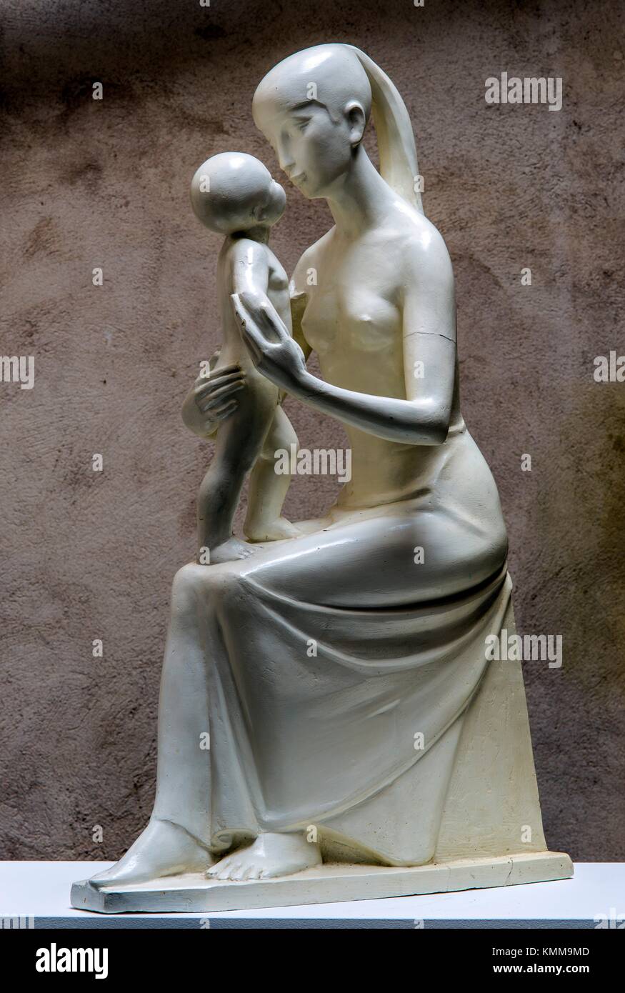 Mutter mit Kind, Gips Skulptur 1955 von französischen Bildhauer Jean Henninger Stockfotografie ...