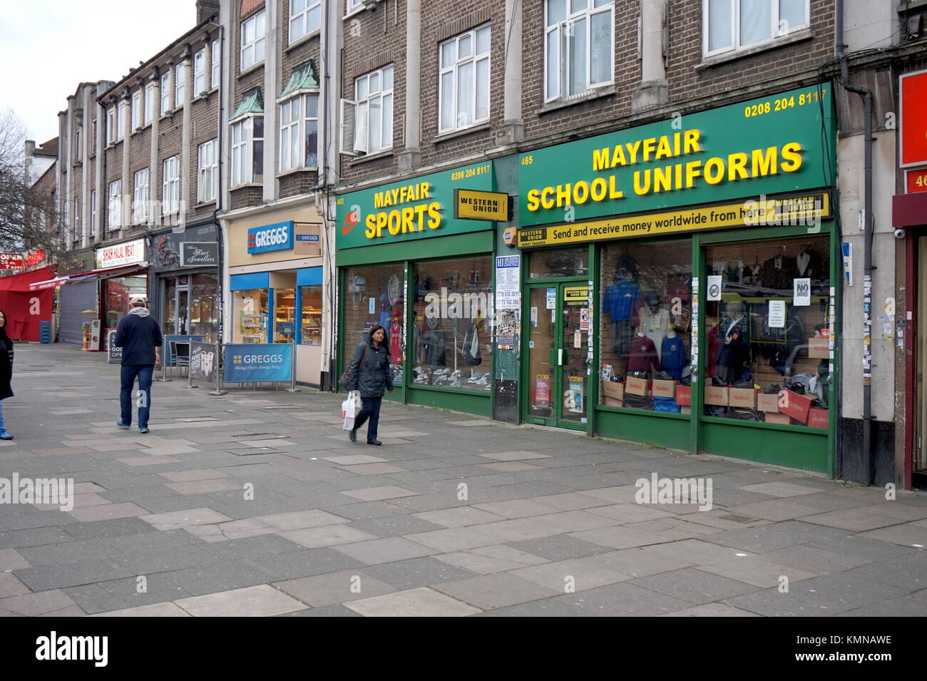 Mayfair schuluniform -Fotos und -Bildmaterial in hoher Auflösung – Alamy