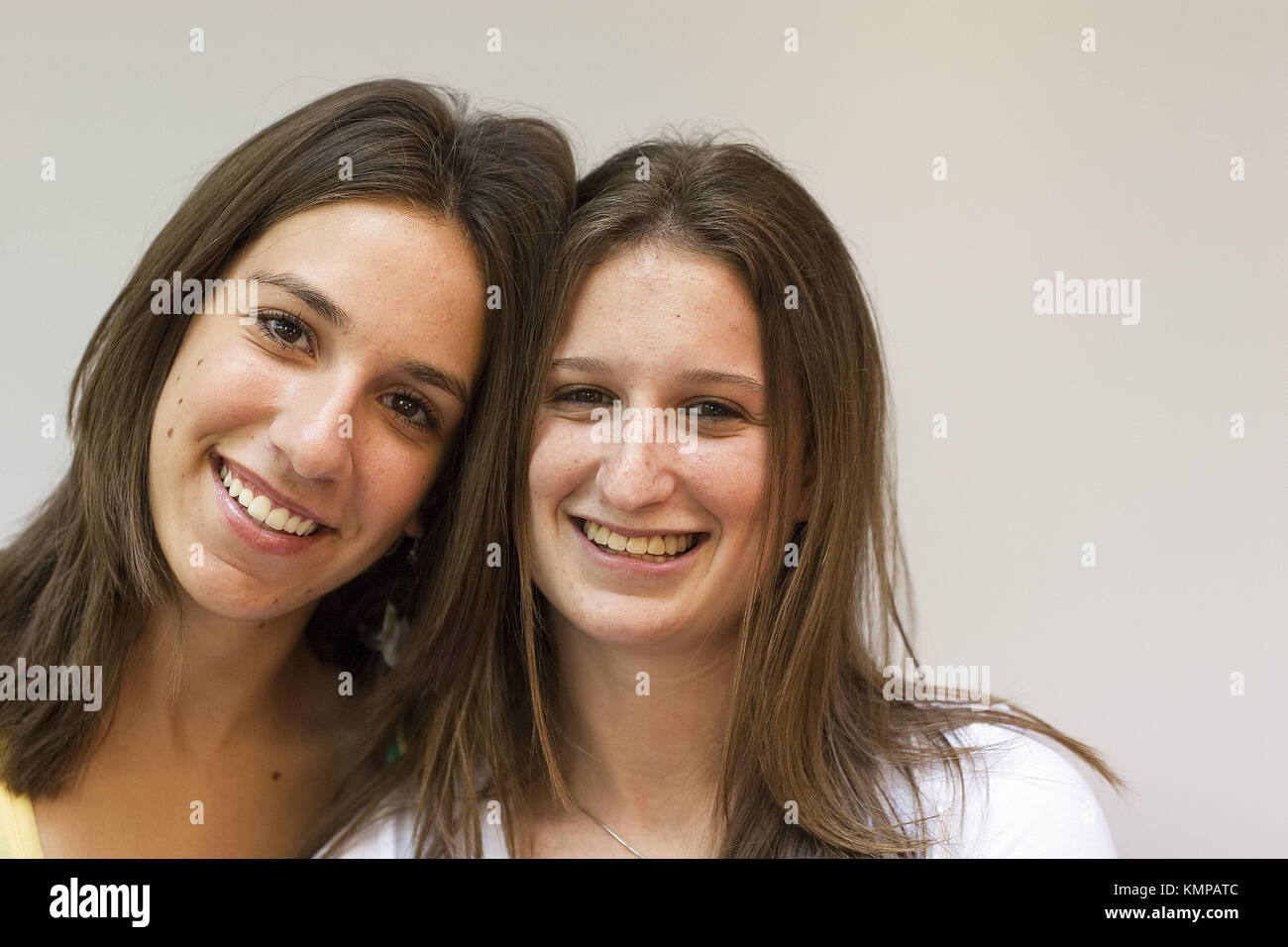 17 Year Old Girl Looking Camera Stockfotos und -bilder Kaufen - Alamy