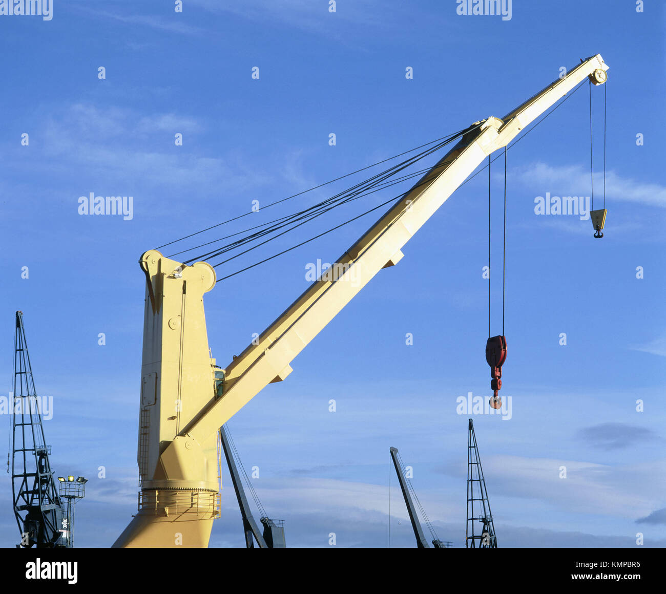Kran auf dem schiff -Fotos und -Bildmaterial in hoher Auflösung – Alamy
