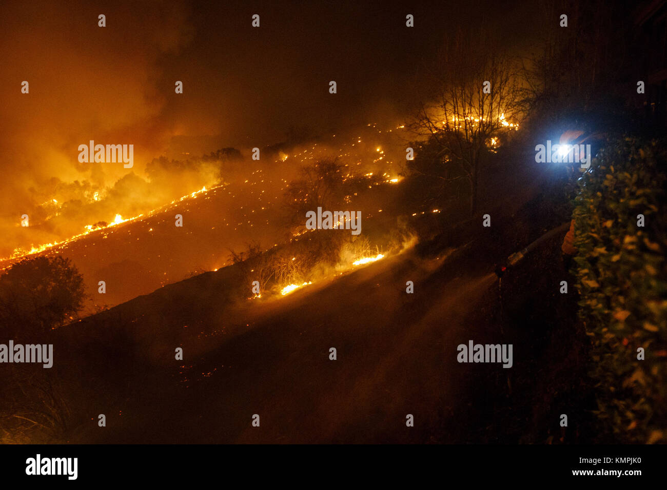 Bonsall, CA, USA. Dezember 2017. Ein Feuerwehrmann von Camp Pendleton ...