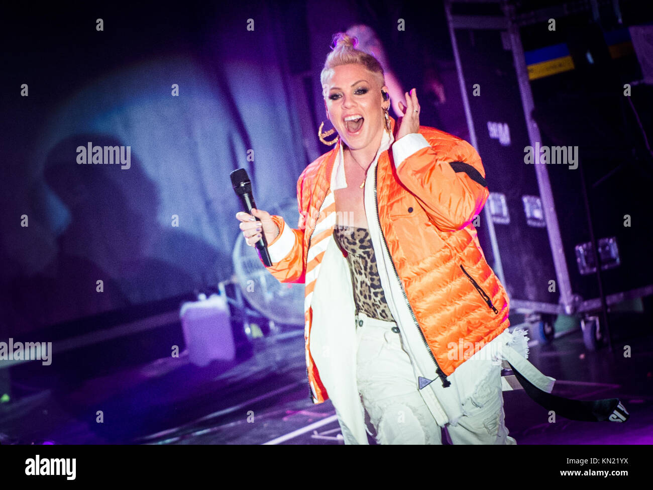 Pink singer -Fotos und -Bildmaterial in hoher Auflösung – Alamy