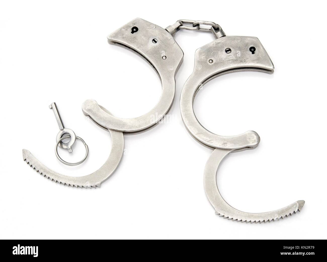 Polizei Handschellen isoliert auf weißem Hintergrund Stockfotografie ...