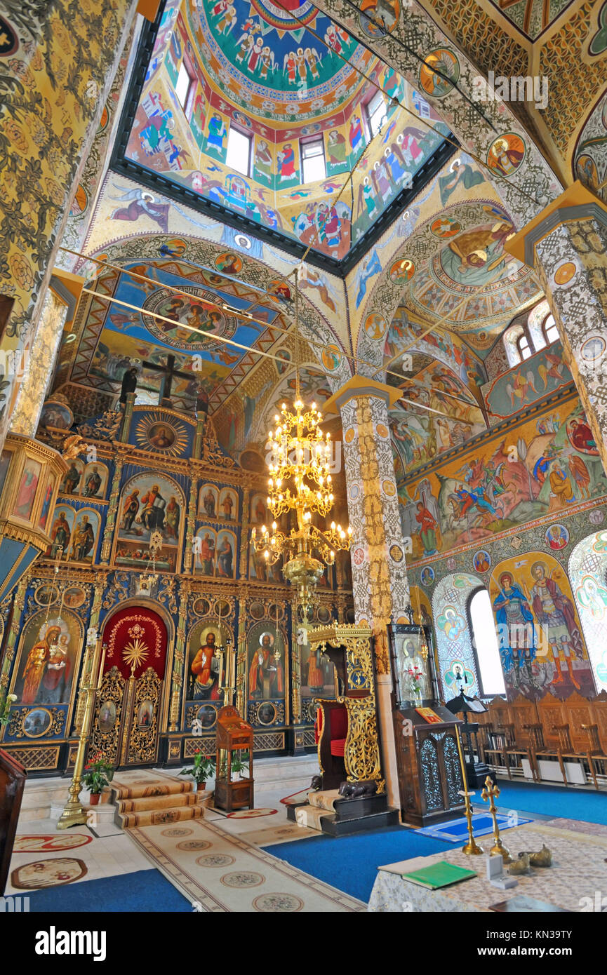 Innenraum der orthodoxen Kirche Stockfotografie - Alamy