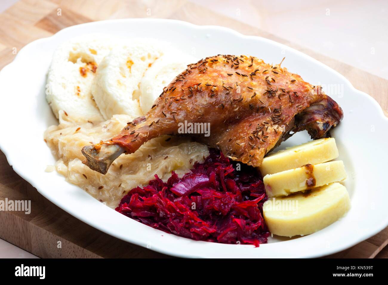 Gebackene ente -Fotos und -Bildmaterial in hoher Auflösung – Alamy