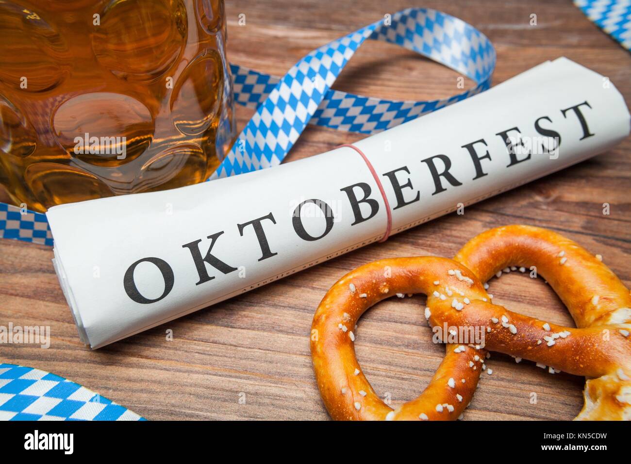 Oktoberfest bier zu trinken -Fotos und -Bildmaterial in hoher Auflösung ...