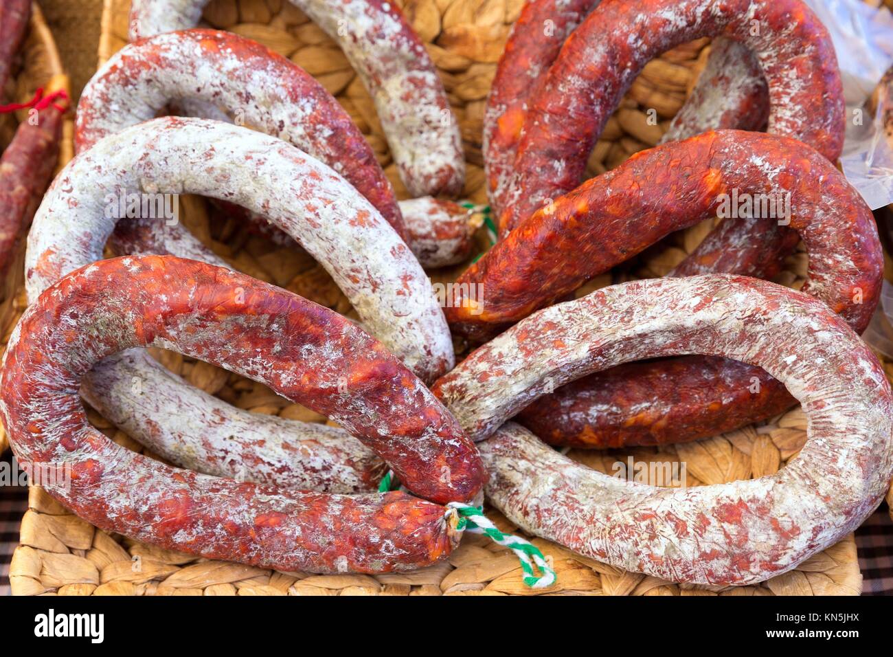 Traditional Typical Spicy Chorizo Stockfotos und -bilder Kaufen - Alamy