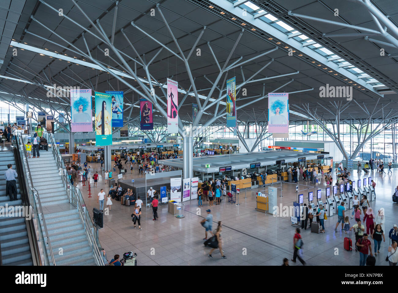 Der Stuttgarter Flughafen ist der Internationale Flughafen von ...