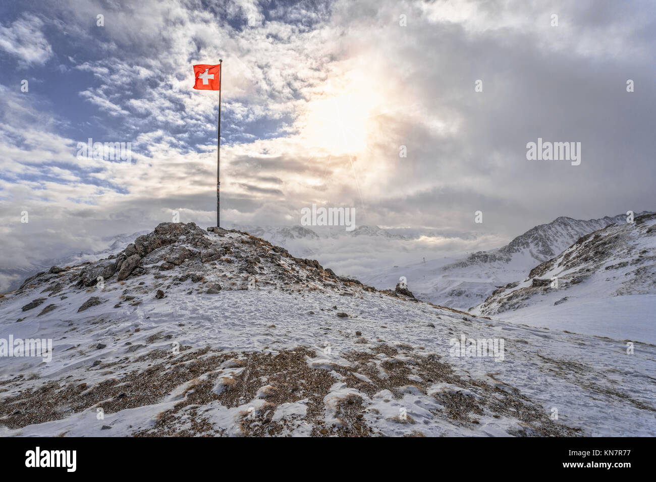 Schweiz flagge winter -Fotos und -Bildmaterial in hoher Auflösung – Alamy