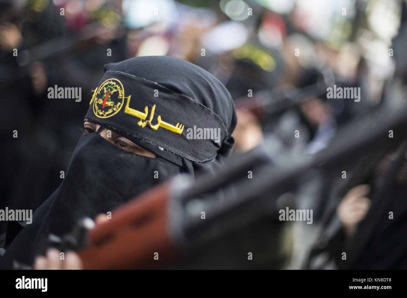 Gaza, Gaza, Palästina. 11 Dez, 2017. Weibliche maskierten Mitglieder ...