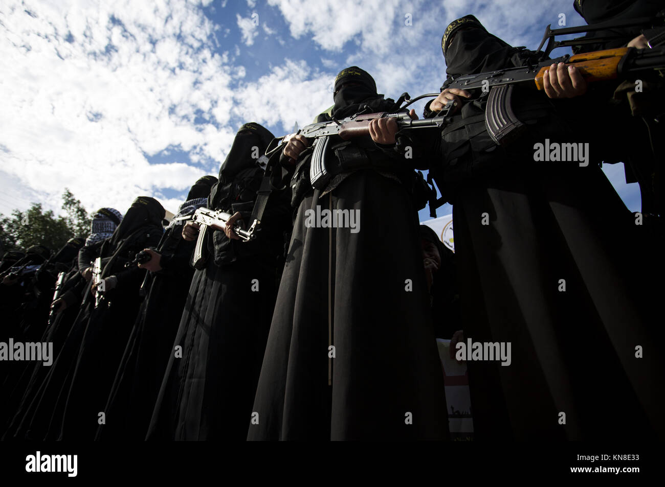 Gaza, Gaza, Palästina. 11 Dez, 2017. Weibliche maskierten Mitglieder ...