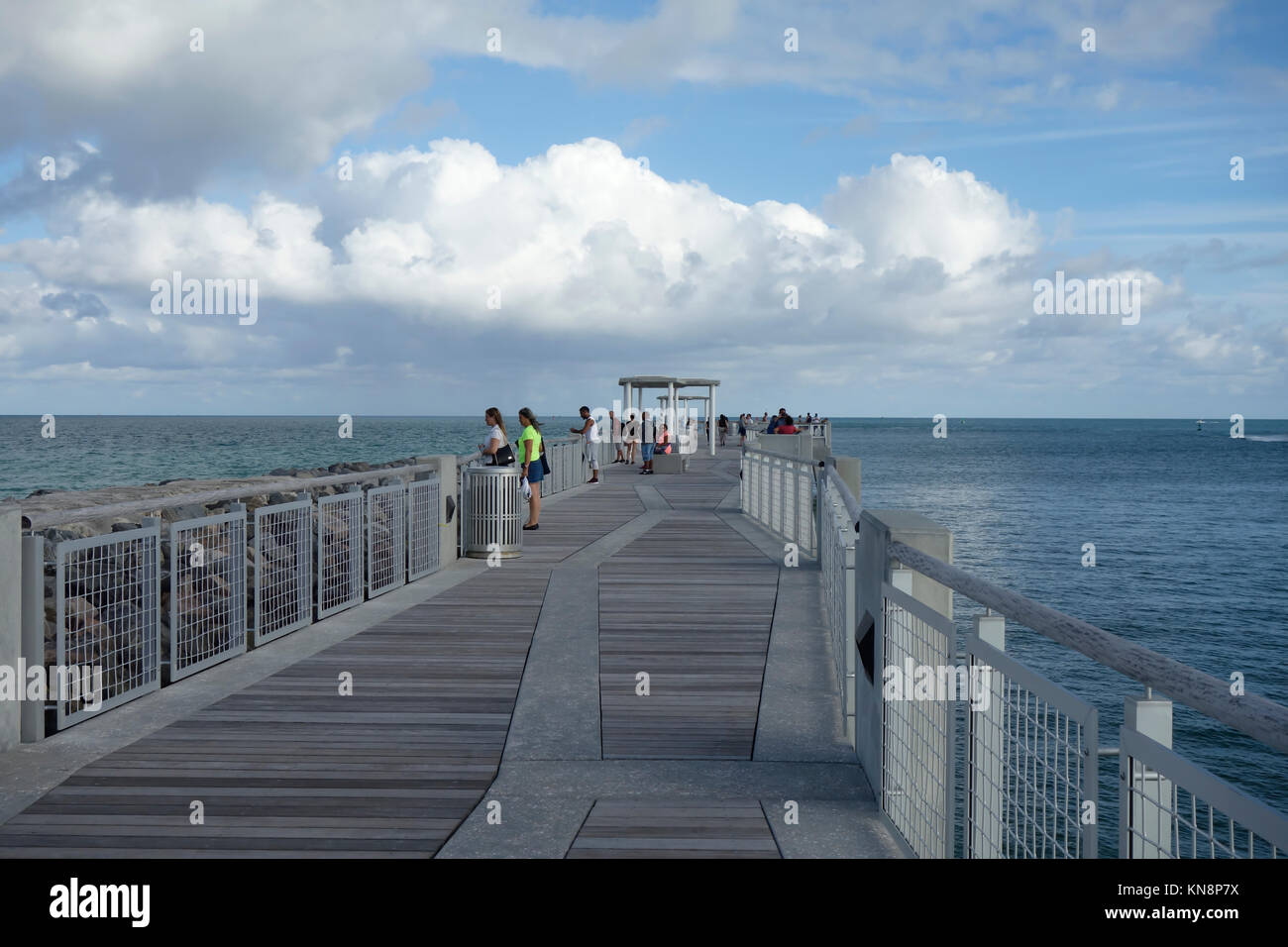 Miami beach pier -Fotos und -Bildmaterial in hoher Auflösung – Alamy