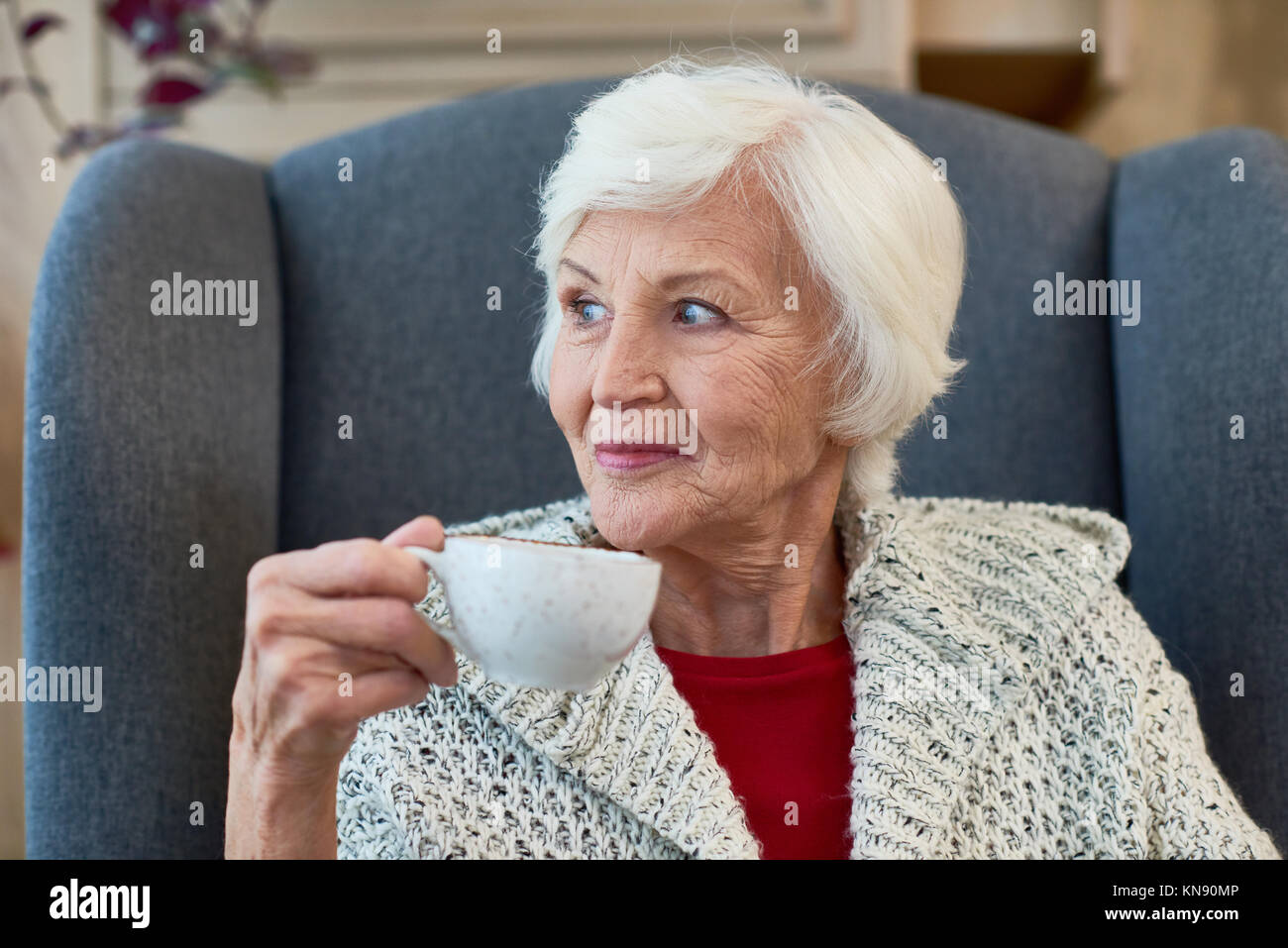 Oma altersheim kaffee -Fotos und -Bildmaterial in hoher Auflösung – Alamy
