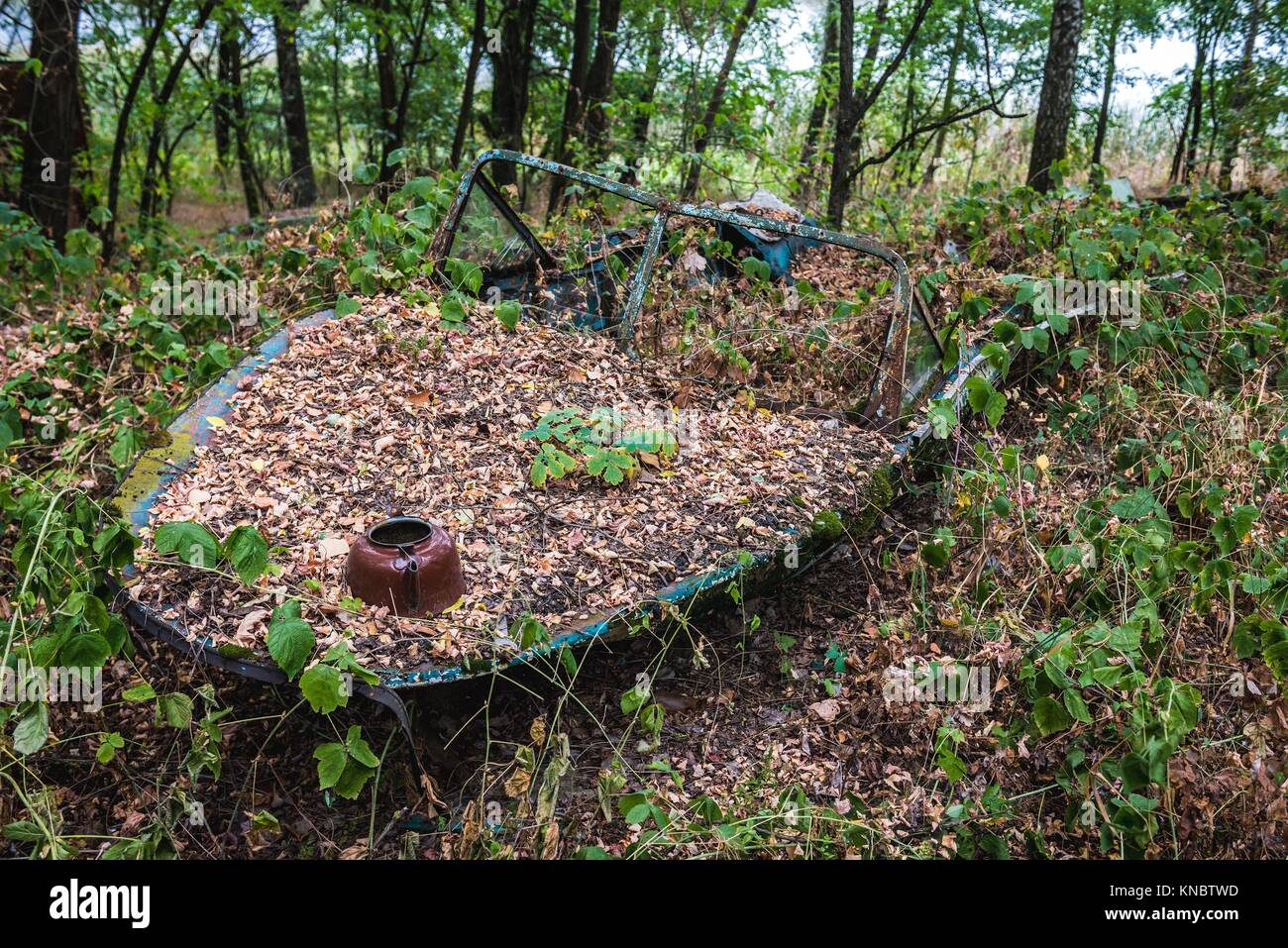Alte Motorboot im Bereich der Yacht Club in Pripyat Ghost City des ...