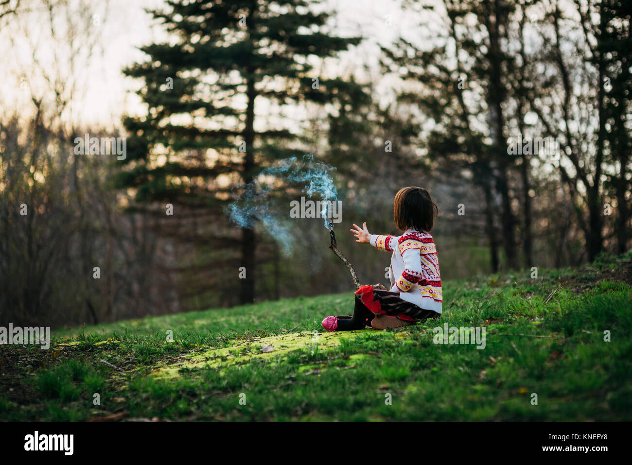 Rauchen kinder -Fotos und -Bildmaterial in hoher Auflösung – Alamy