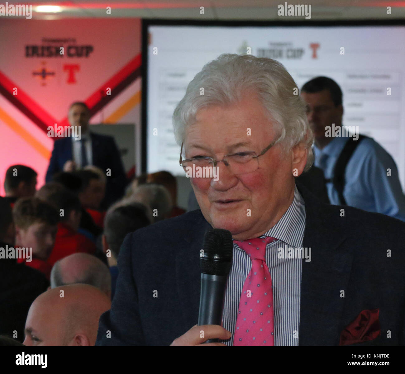 Jackie fullerton irish cup unentschieden -Fotos und -Bildmaterial in ...