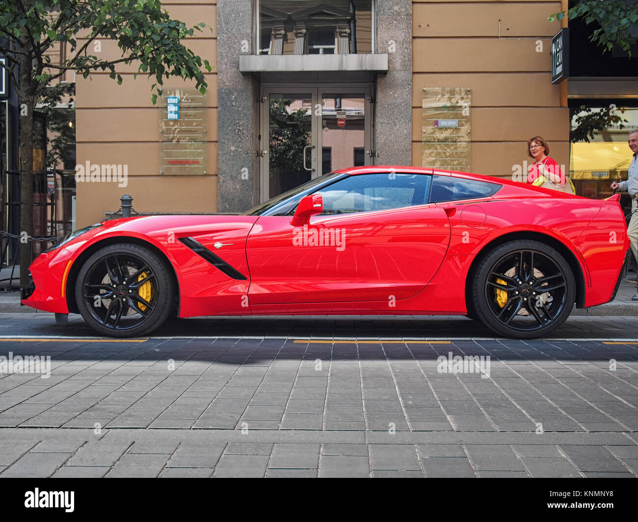 Rote Chevrolet Corvette Stingray (C7) in Vilnius Straßen. Dieses Modell ...