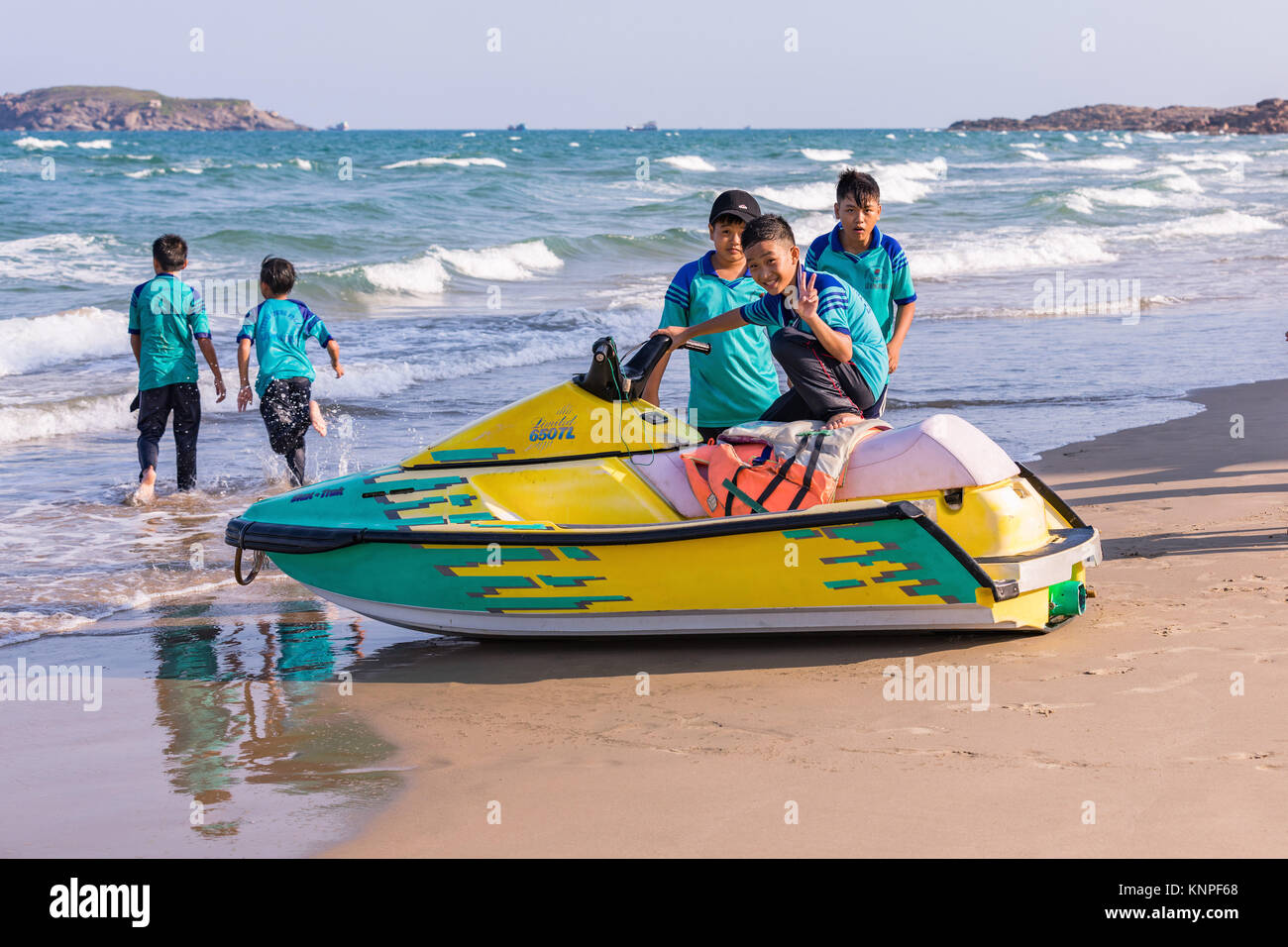 Jet ski am strand -Fotos und -Bildmaterial in hoher Auflösung – Alamy