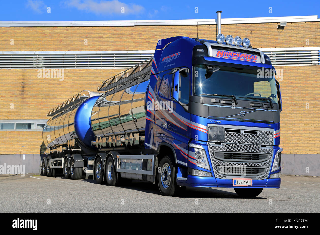 Neuer lagerwagen -Fotos und -Bildmaterial in hoher Auflösung – Alamy