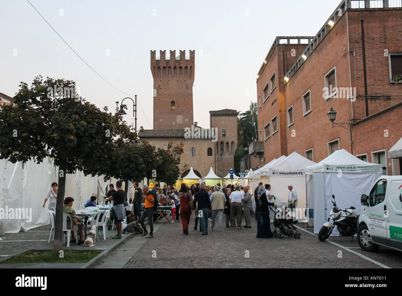 Spilamberto, Italien - Oktober 02, 2016: Die Menschen in zentralen ...