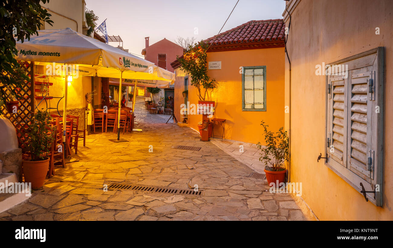 Coffee Shop in der Plaka, der Altstadt von Athen, Griechenland ...