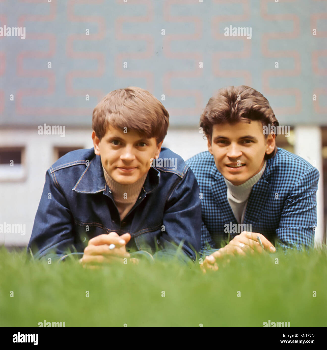 EVERLY BROTHERS US-Sänger im Oktober 1965 mit Phil auf der linken und ... EVERLY BROTHERS US-Sänger im Oktober 1965 mit Phil auf der linken und ...