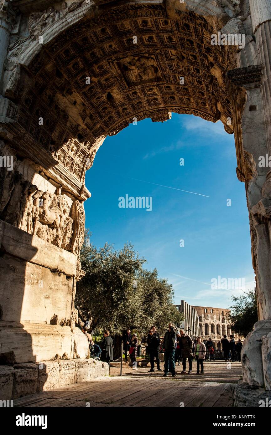 Titusbogen im forum romanum -Fotos und -Bildmaterial in hoher Auflösung ...
