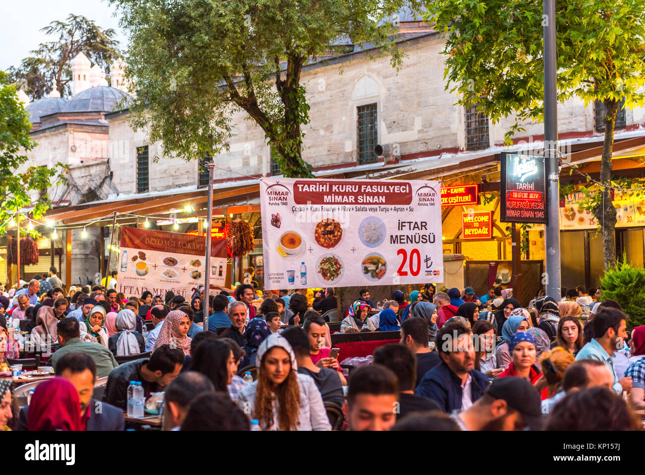 Istanbul iftar -Fotos und -Bildmaterial in hoher Auflösung – Alamy