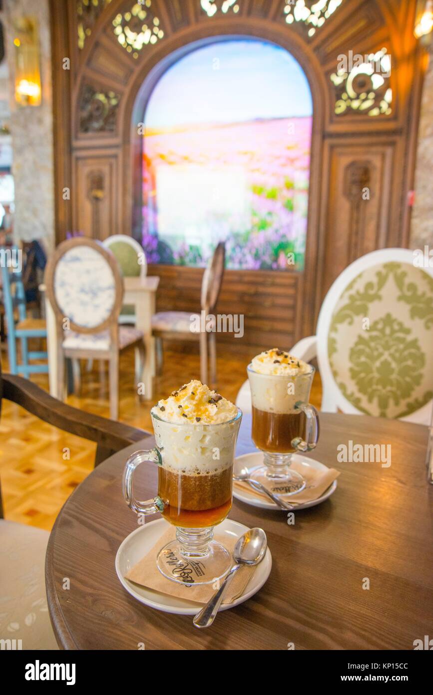 Traditional spanish cafe interior -Fotos und -Bildmaterial in hoher ...