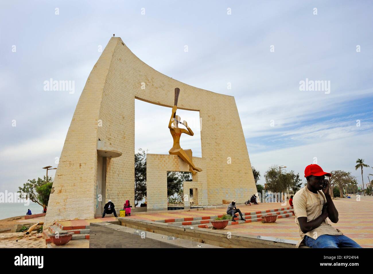 Dritten Jahrtausends Tor (Architekt Pierre Goudiaby Atepa) durch den ...
