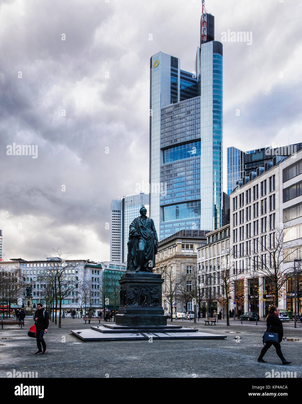 Frankfurt, Deutschland, Goetheplatz. Die Commerz Bank Hochhaus ...