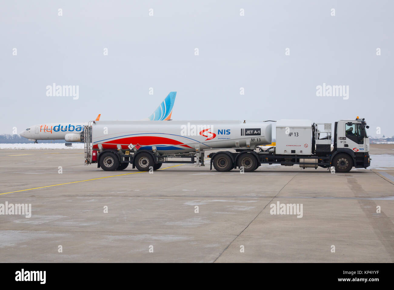 Flughafen Flugbenzin Lkw IVECO von NIS Firma (Naftna Industrija Srbije ...