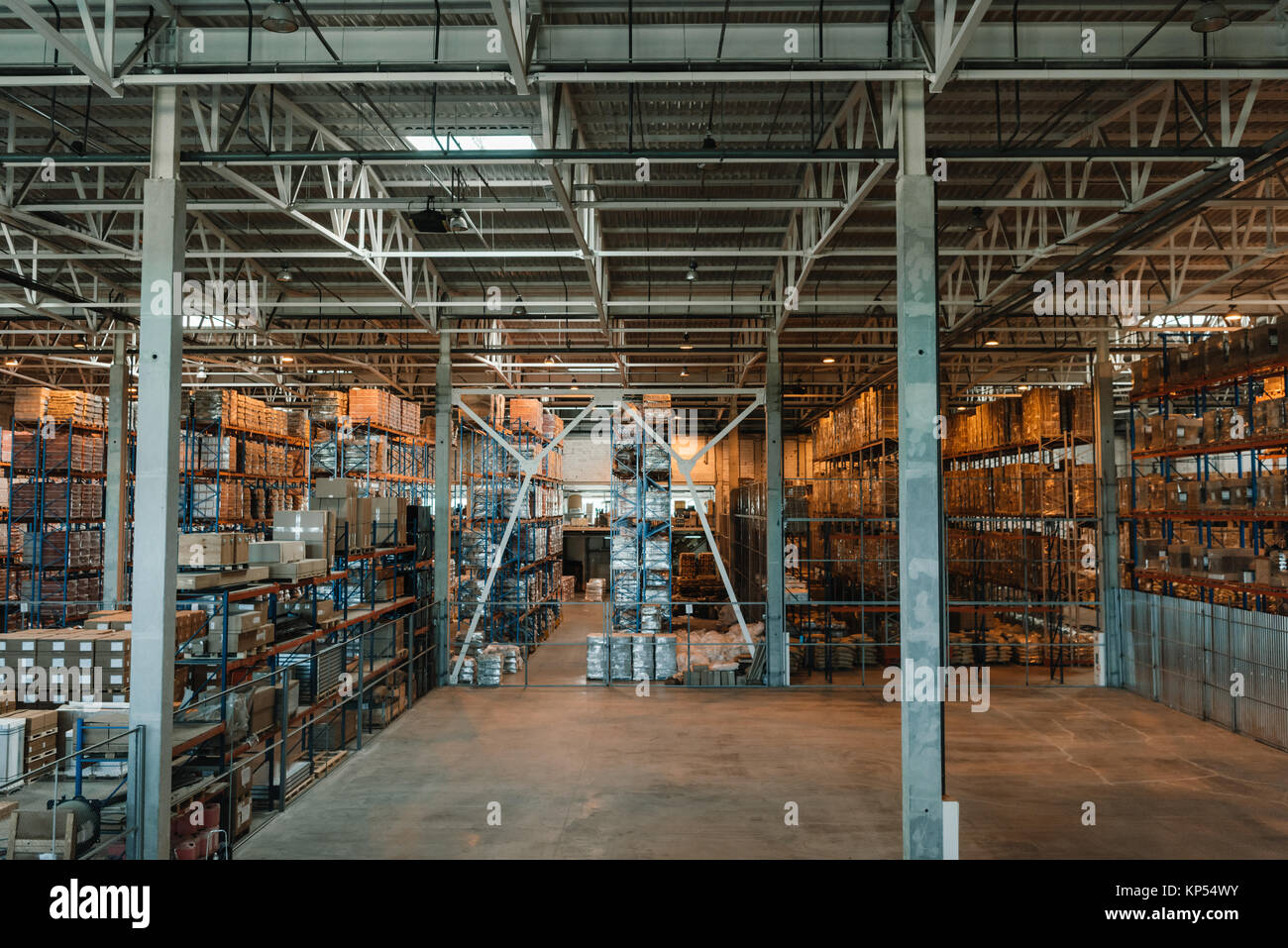 Modernes lagerhaus -Fotos und -Bildmaterial in hoher Auflösung – Alamy